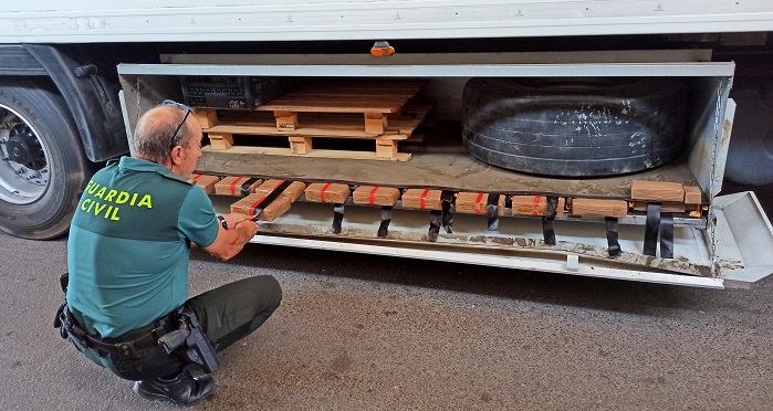 La Guardia Civil descubre 280 kilos de hachís en un doble fondo de un ...